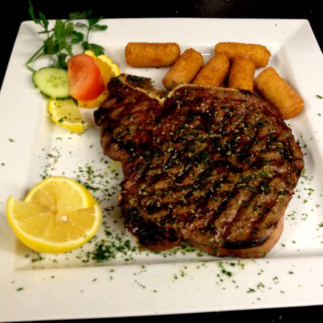 Côte à l'os grillée T-bone d'Irlande | La Fontana d'Aldo e Tino